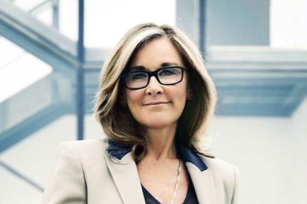 Tim Cook在电话会议上宣布，Burberry前CEO Angela Ahrendts将在下周加入苹果-36氪