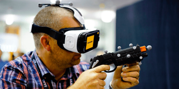 多家公司研发移动VR头部定位追踪，戴着Gear VR自由走动越来越近-36氪