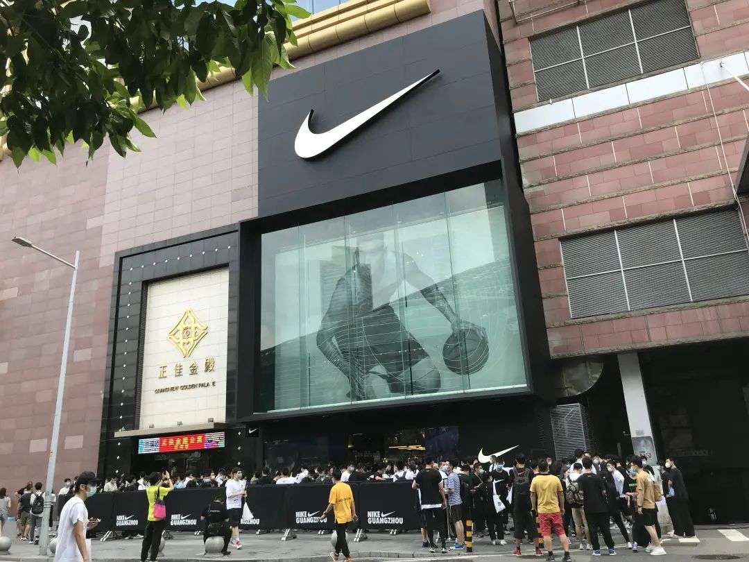 全球首家 Nike Rise 概念店开了：买鞋不用看码数，手机里藏着最酷的体验-36氪