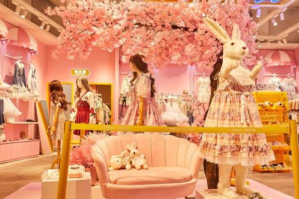 顾客平均驻店30分钟，潮流集合店「MUMU FAMILY」想做年轻人的打卡地-36氪