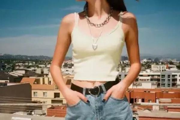 风靡Ins和小红书，Brandy Melville的「BM风」背后的成长密码？-36氪