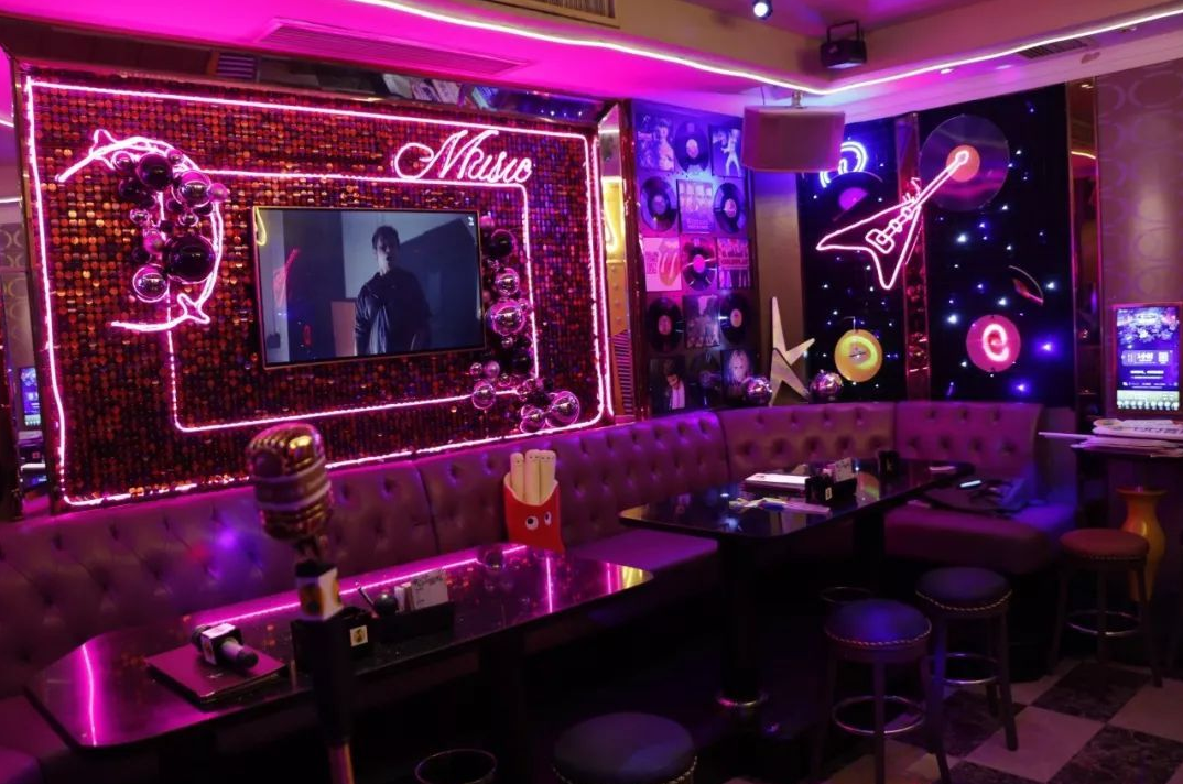 7年倒闭6万家，中国KTV兴衰简史-36氪