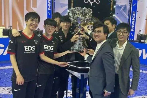 EDG夺冠，战队老板身份曝光，为什么“地产二代们”都热衷电竞、元宇宙？-36氪
