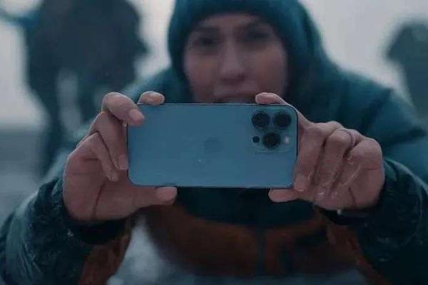 火了 7 年，苹果最经典 iPhone 广告怎么做到的？-36氪