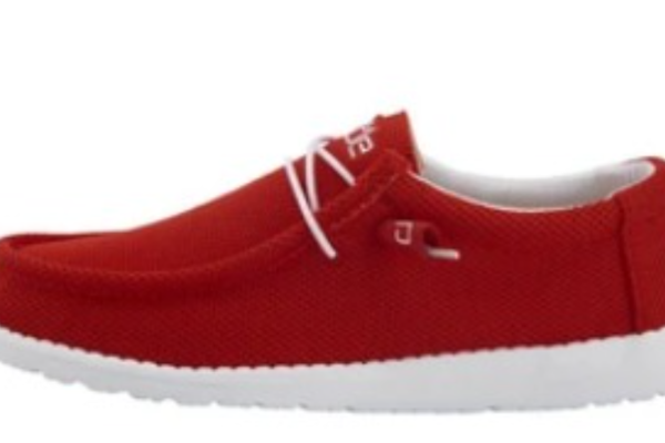 不再满足于只做洞洞鞋，Crocs宣布25亿美元收购Hey Dude-36氪