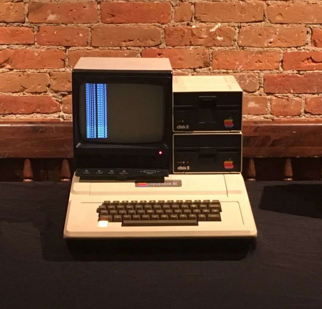 一款「失败产品」的逆袭：为什么 Macintosh 麦金塔是苹果「最伟大」的产品之一-36氪