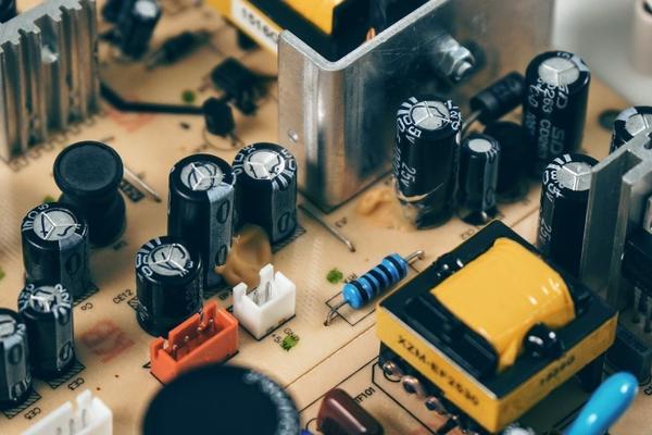 美国实现0.7nm芯片？绕开EUV光刻机？-36氪