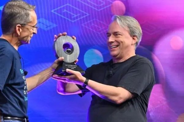Linux之父Linus获颁英特尔首个终身成就创新奖-36氪