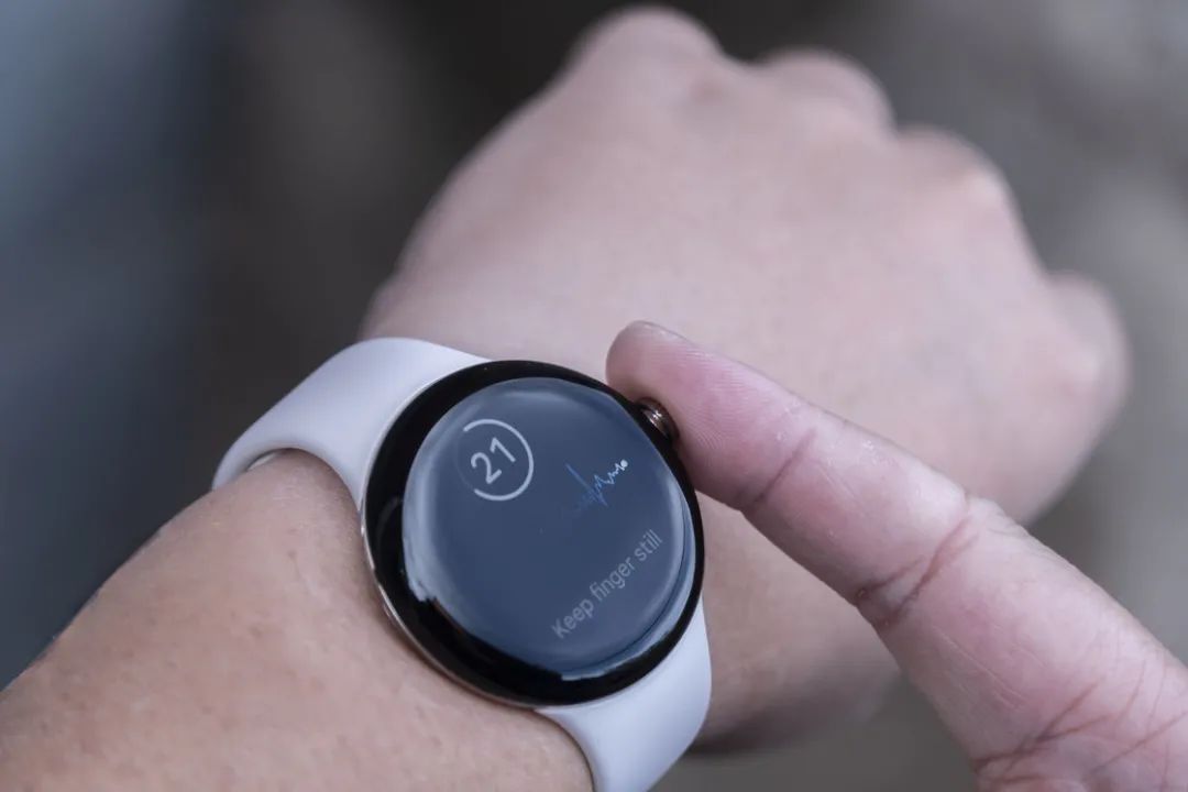 Pixel Watch 上手体验：三家混血、二流产物、一等颜值-36氪