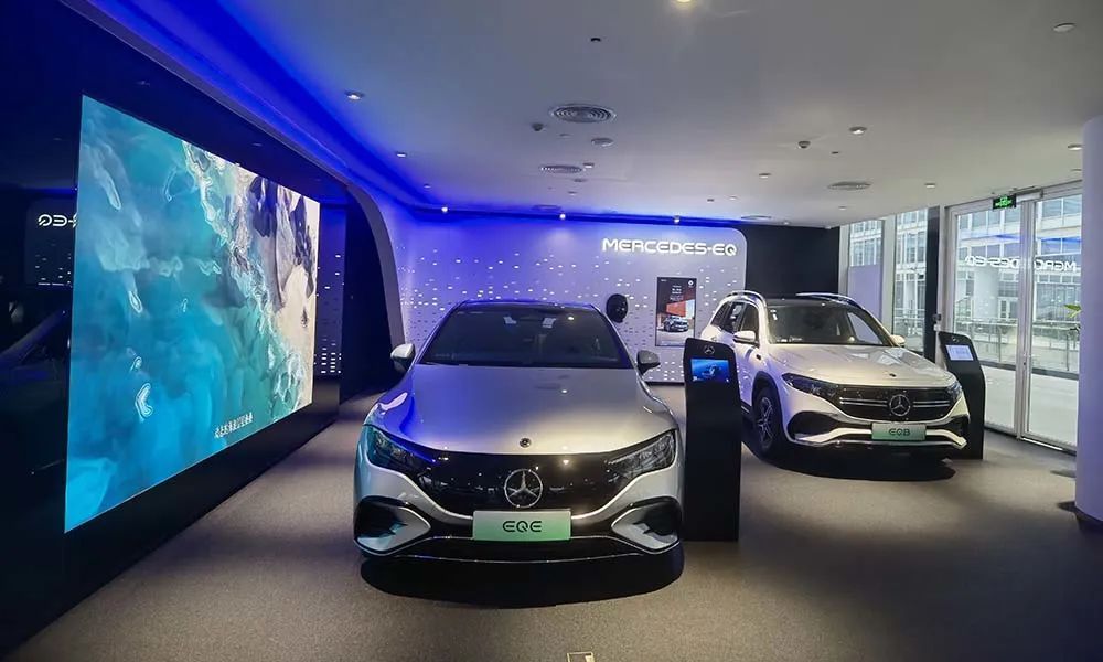 尴尬的降价，实探奔驰4S店：用户仍不买帐，门店急着清库存-36氪