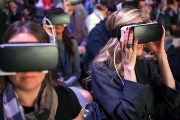 VR/AR设备出货量大降，元宇宙的至暗时刻到了-36氪