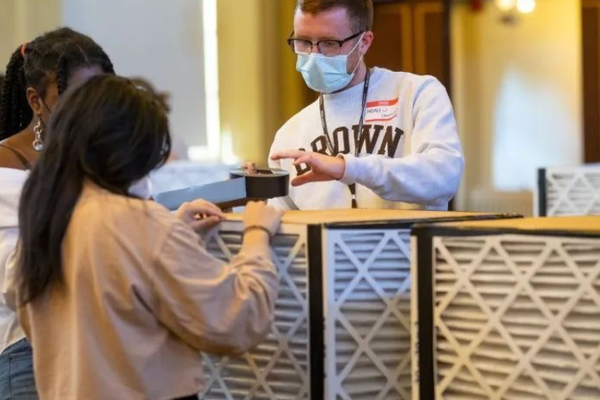 海外“抗疫钉子户”人手一台的CR-BOX，到底有用吗？-36氪