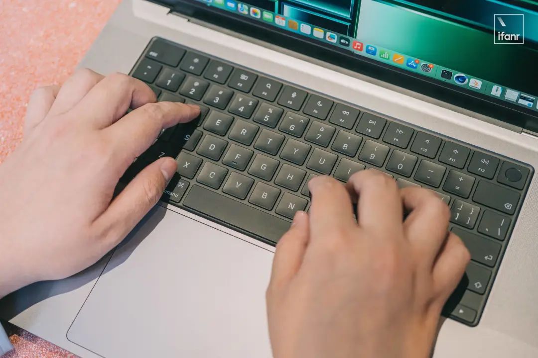 M2 Max 版 Macbook Pro 首发评测：从「很好」，到「更好」-36氪