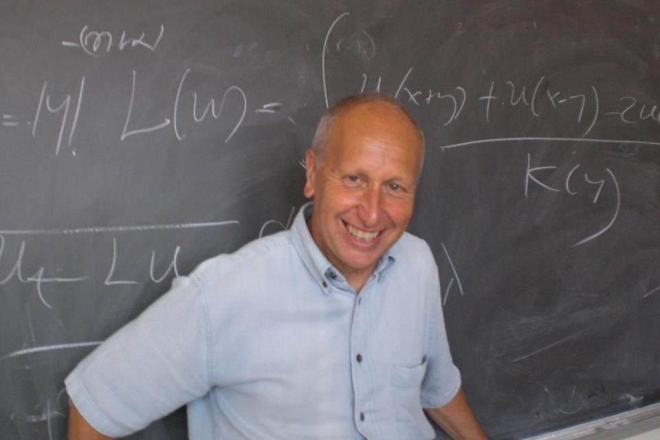 数学界「诺奖」揭晓，74岁偏微分方程大师获奖，50年320篇论文，指导30位博士生-36氪