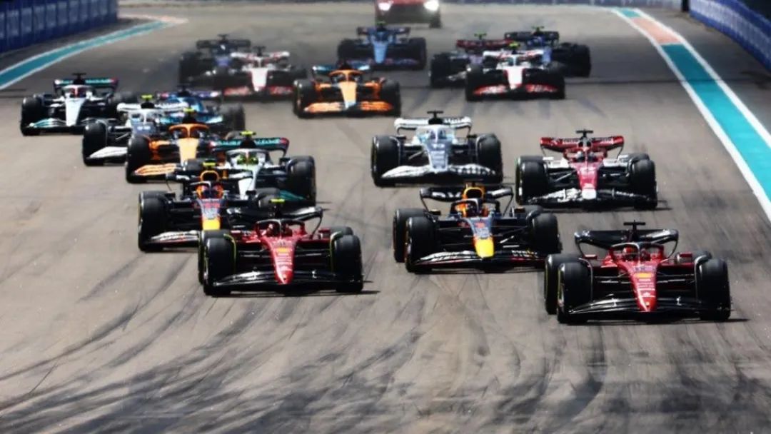 六年狂翻5倍：拒绝200亿美元报价的F1，如何跑出体育商业史的奇迹？-36氪