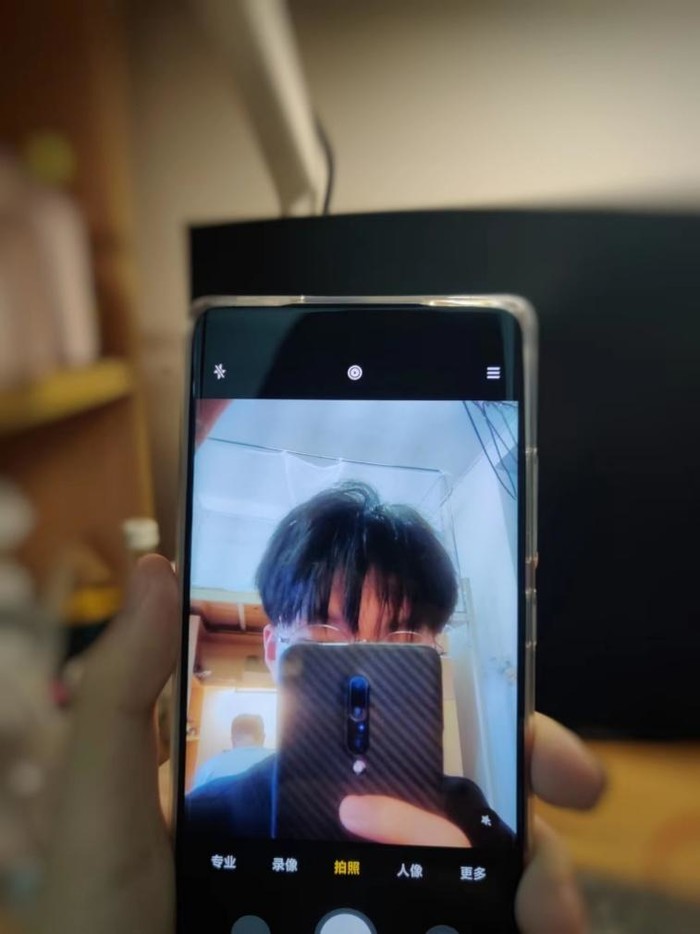 难隐前摄，屏下摄像头有何难言之隐？-36氪