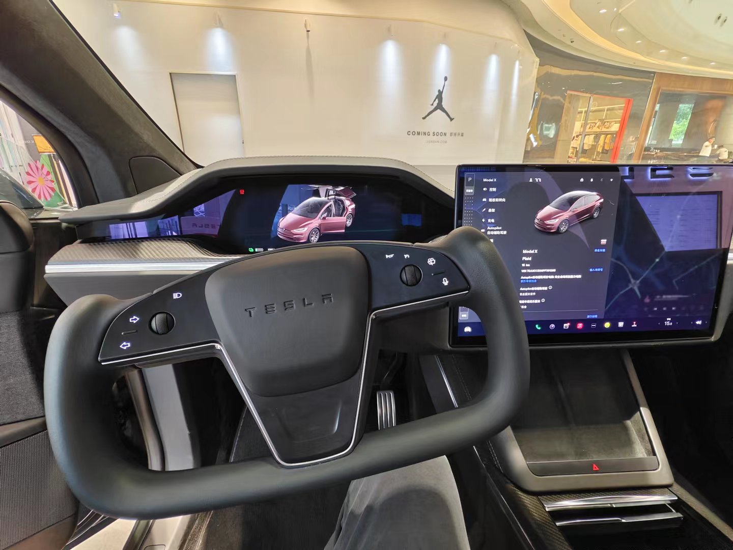 特斯拉Model X初体验：一台完全颠覆常理的“智能怪胎”-36氪