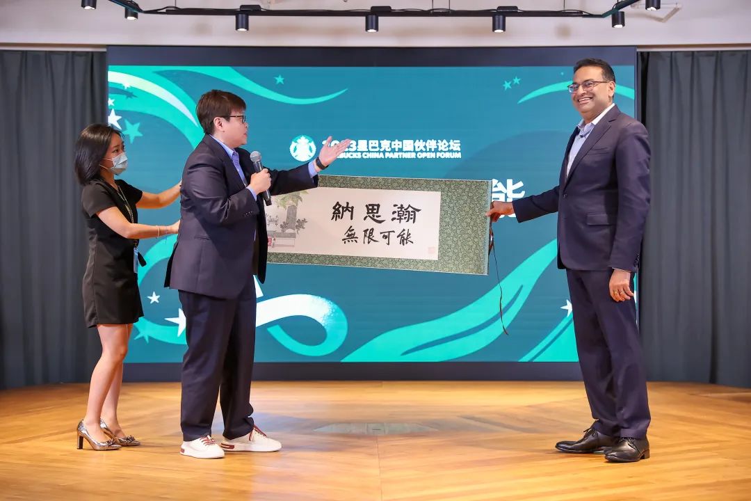 星巴克首位空降CEO：我现在有了中文名字-36氪