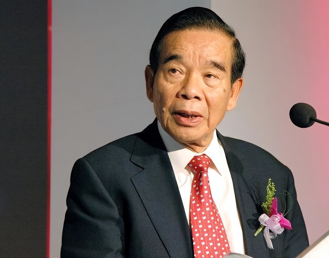 香港四大家族的投资新史-36氪