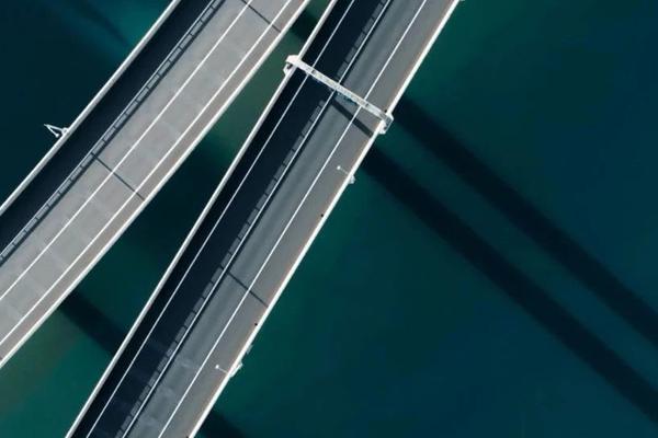 绿洲对谈 Fisher Yu 教授：AI 发展的反摩尔定律性-36氪