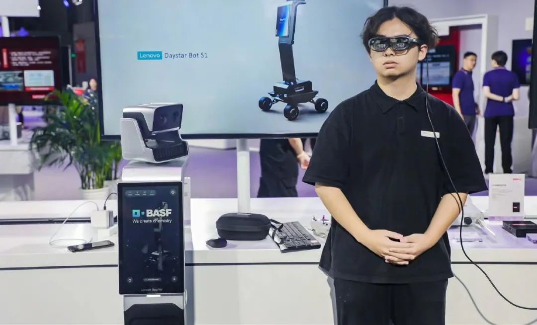 中国厂商「秀肌肉」，智能眼镜扎堆，魅族“开车”来了...多项科技亮相MWC-36氪