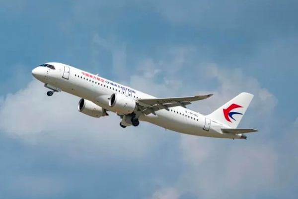 第二架C919入列东航，首架已服务旅客1.1万人次，波音CEO：C919是一架好飞机-36氪