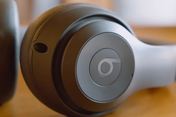 Beats Studio Pro 上手体验：比 AirPods 更「开放」的降噪耳机-36氪