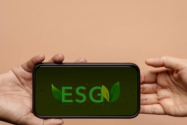 36氪晚报丨阿里2023年ESG报告：带动生态减碳2290.7万吨；芝加哥商品交易所裁员100人，占全体员工3%；沪上阿姨计划年底申请港交所IPO-36氪