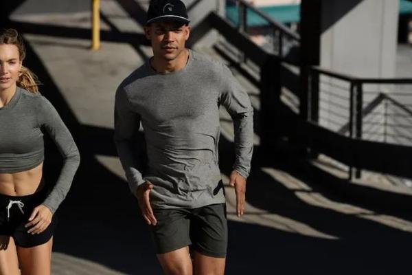Vuori首店落地上海，男版lululemon竞逐中国运动休闲市场-36氪
