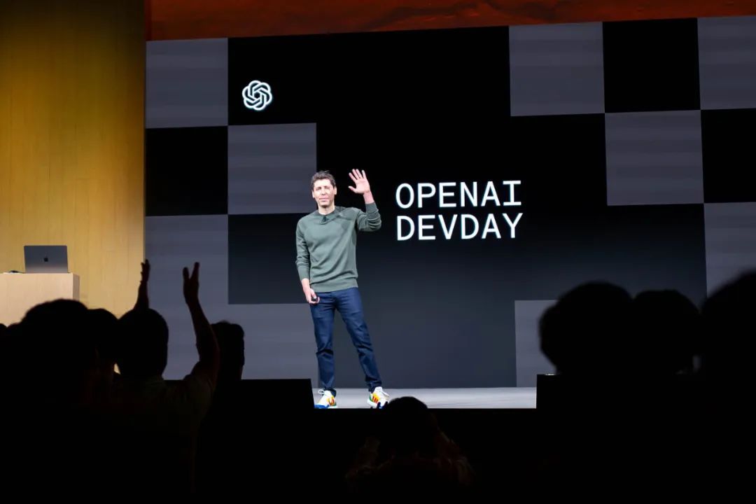 深夜炸场，OpenAI 首次开发者日：新模型发布，支持 128K 上下文，价格直降，GPT 商店要来了-36氪