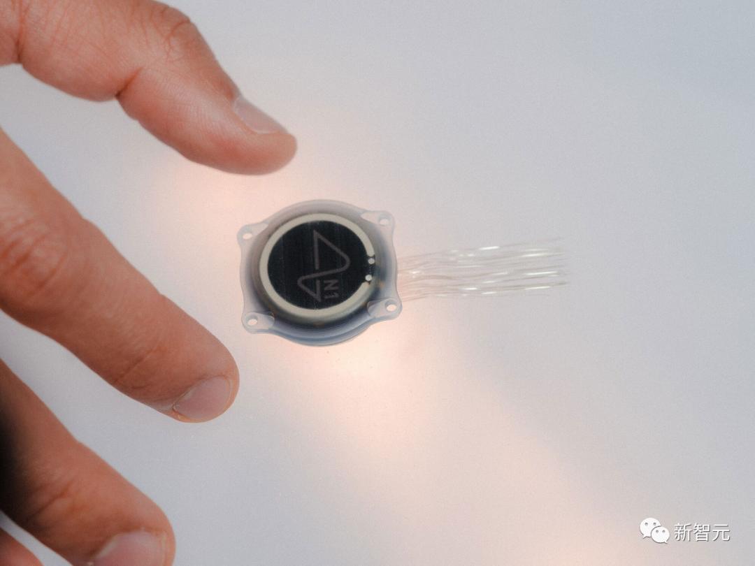 马斯克正式“切脑”，Neuralink内部实验室照片曝光，7年计划22000例手术，全力研发只为对抗超级AI-36氪