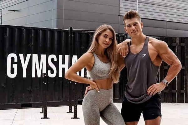 健身博主做健身服也很行，Alphalete八年营收过亿美金-36氪