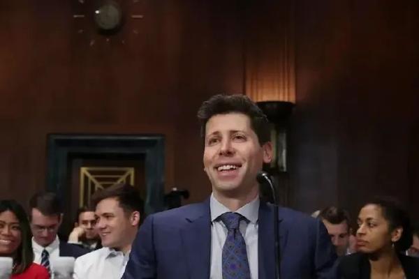 闹剧落幕，Sam Altman属于微软-36氪