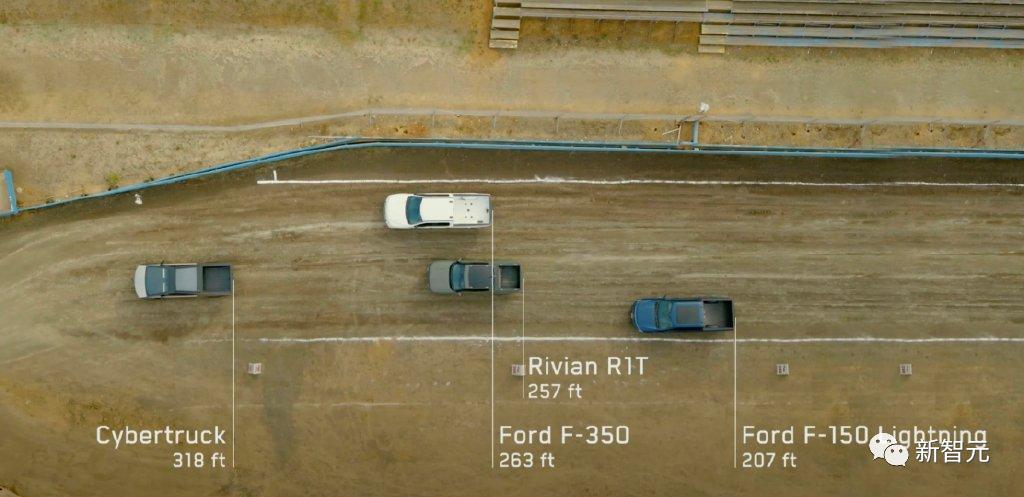 47万起，马斯克交付Cybertruck，赛博野兽防弹车身秒杀保时捷-36氪