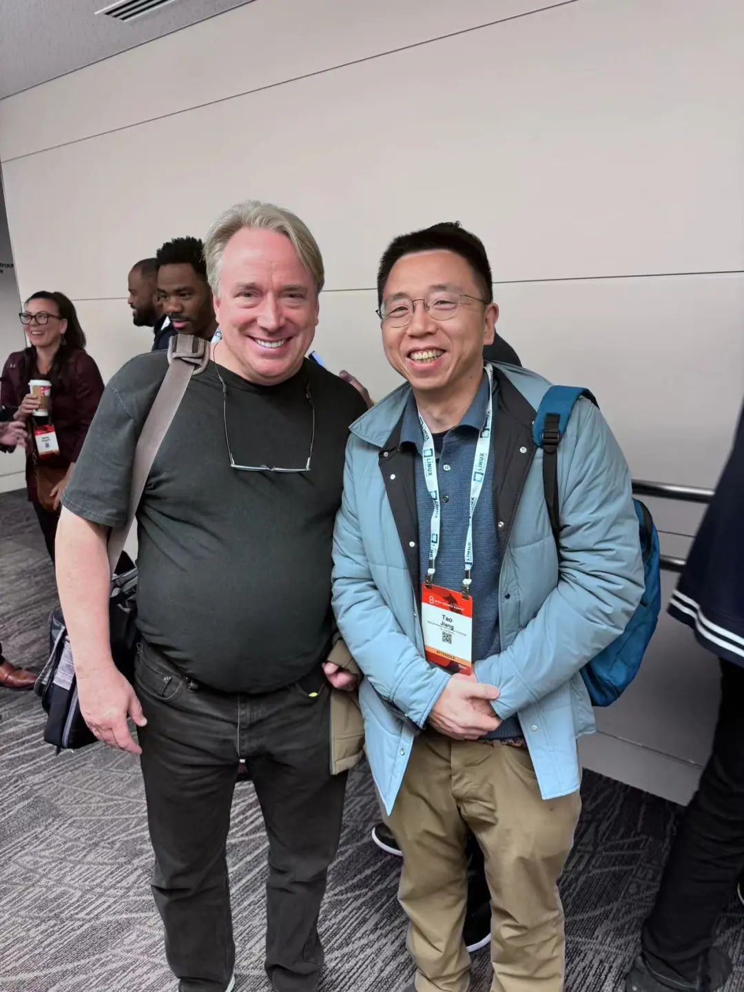 Linux 之父 Linus Torvalds：写代码很容易，人际关系太难了-36氪