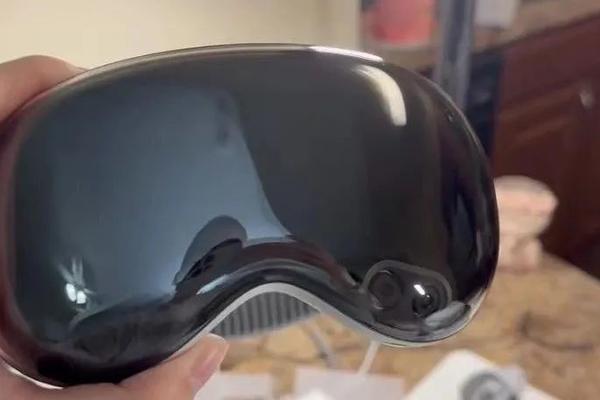 连续15小时佩戴Vision Pro是一种怎样的体验？-36氪