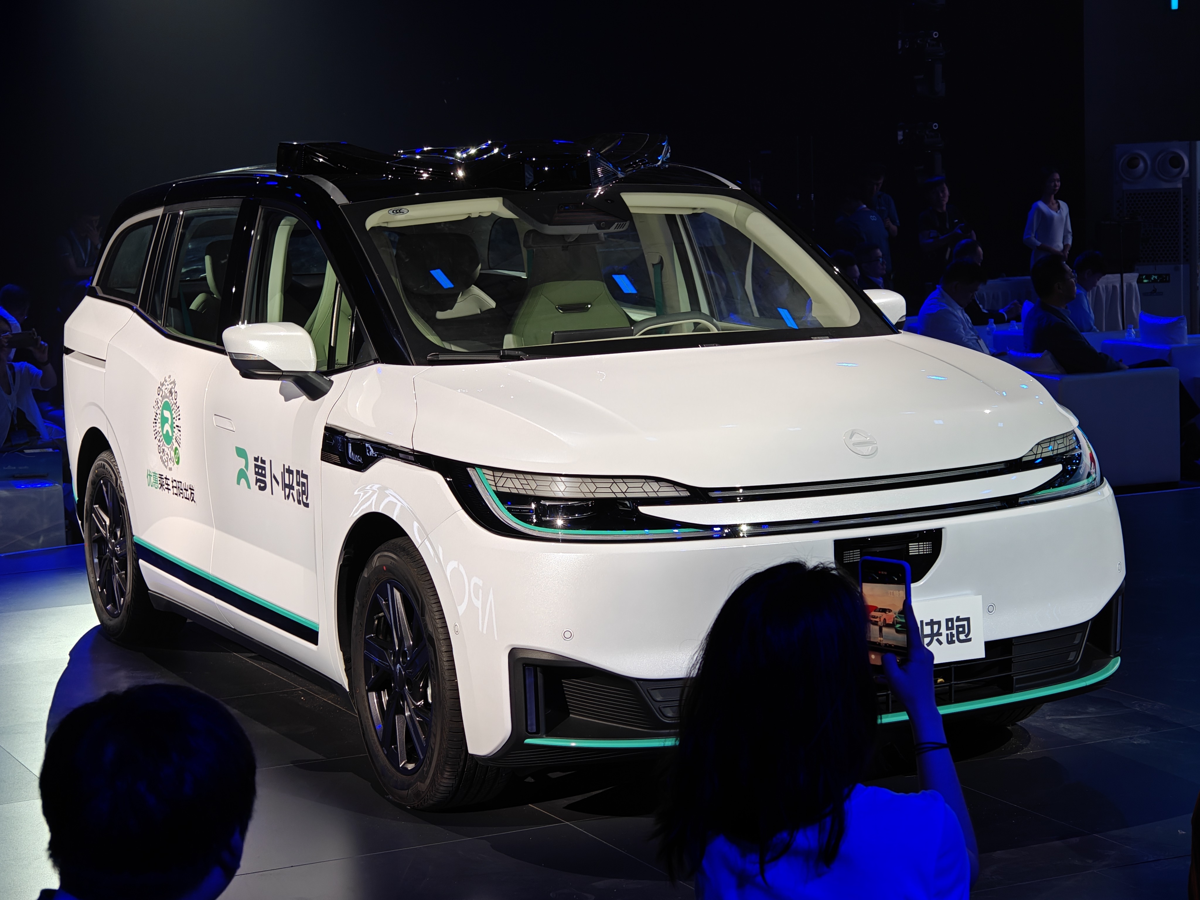 萝卜快跑爆发，车企才是RoboTaxi的终极赢家？-36氪