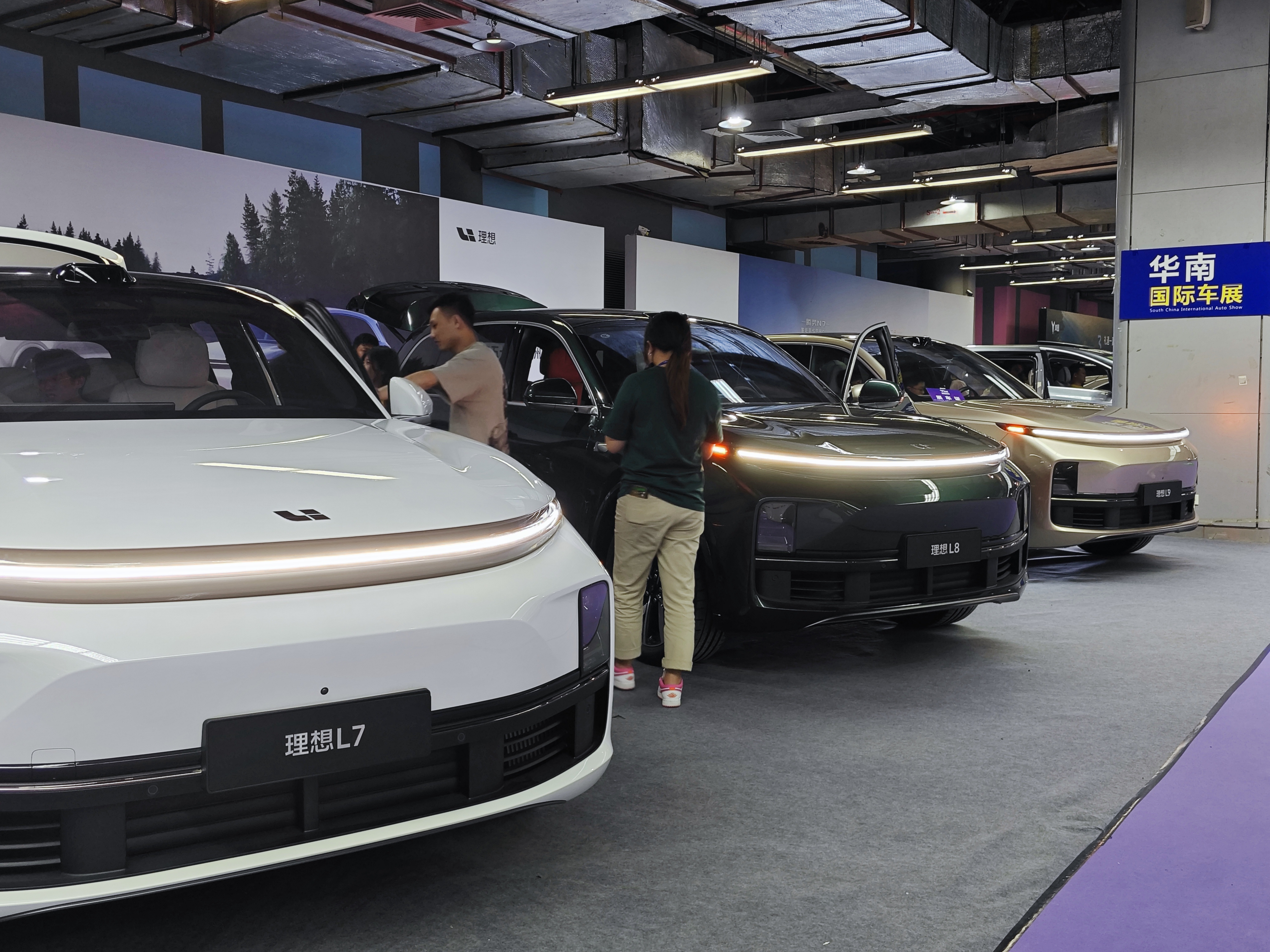 问界M8定档，更亲民的“小号M9”，对标理想L8？-36氪