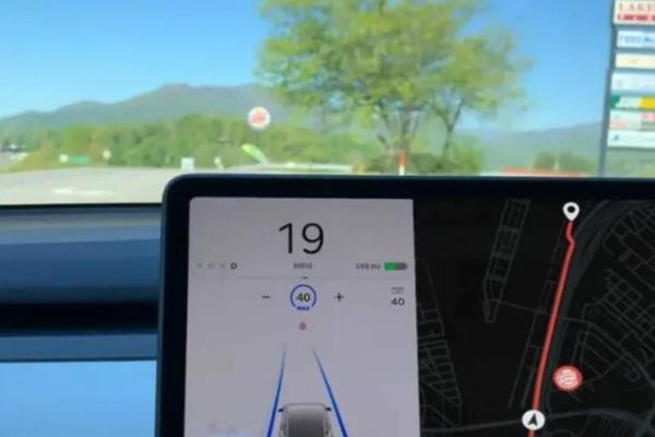 特斯拉，又被调查，这次是FSD-36氪