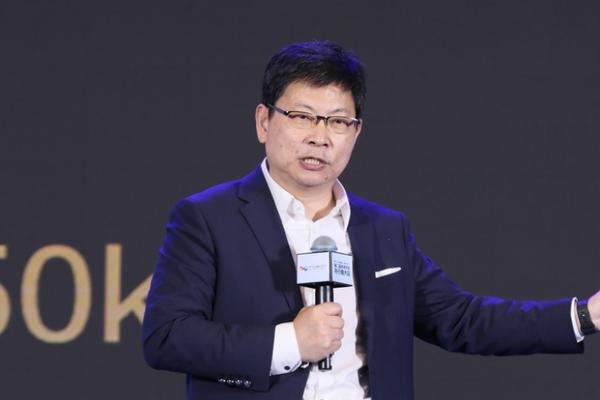 华为尊界S800抢先看，设计对标劳斯莱斯｜最前线-36氪