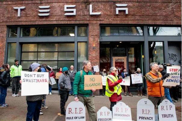 陈震测试特斯拉FSD，7个违章险丢驾照-36氪