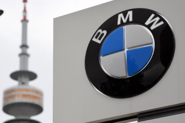 宝马合作Momenta，将推中国专属高阶辅助驾驶方案｜36氪独家-36氪